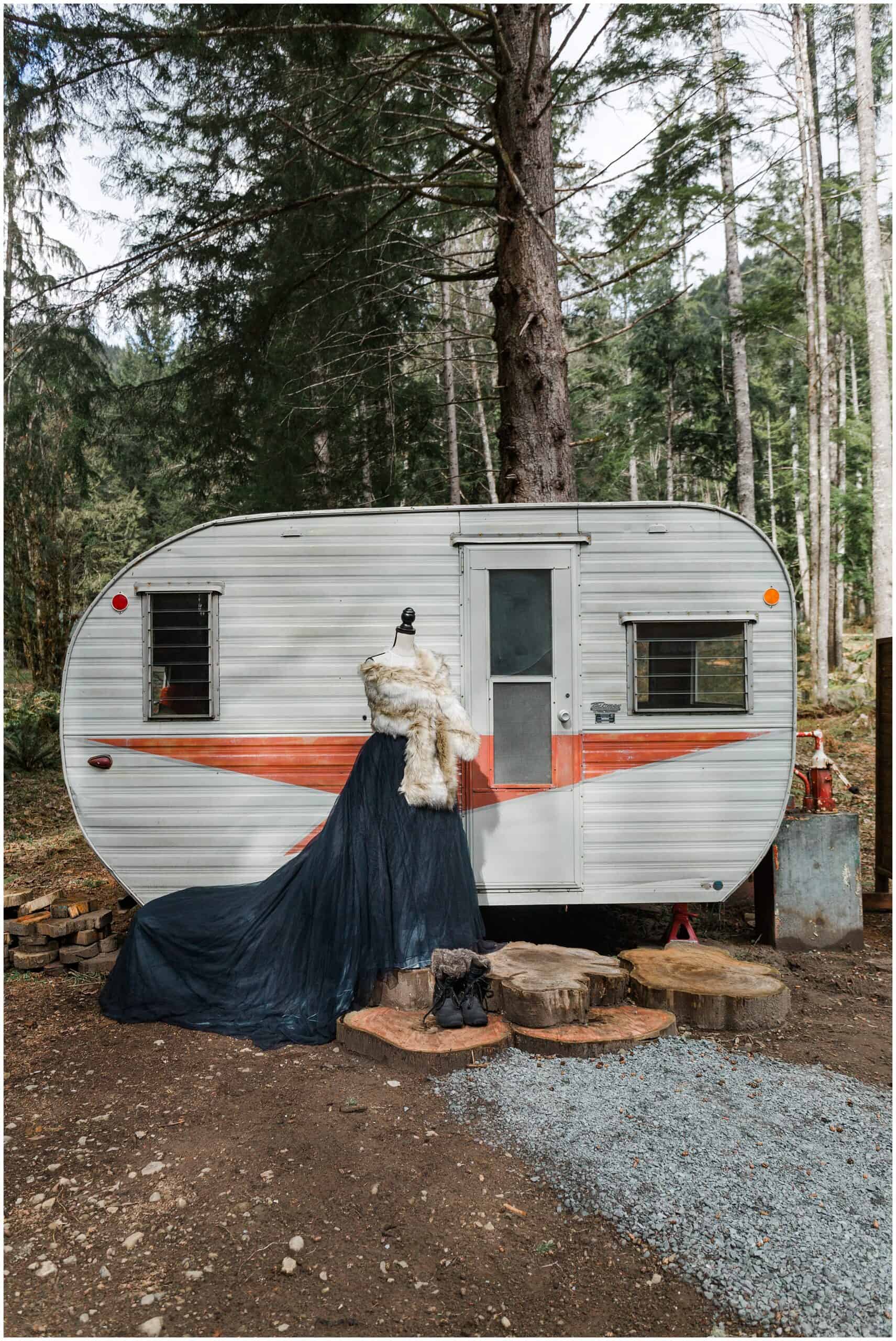 Altimeter Cabin Winter Wedding » PNW Wedding Photographer | Markie ...